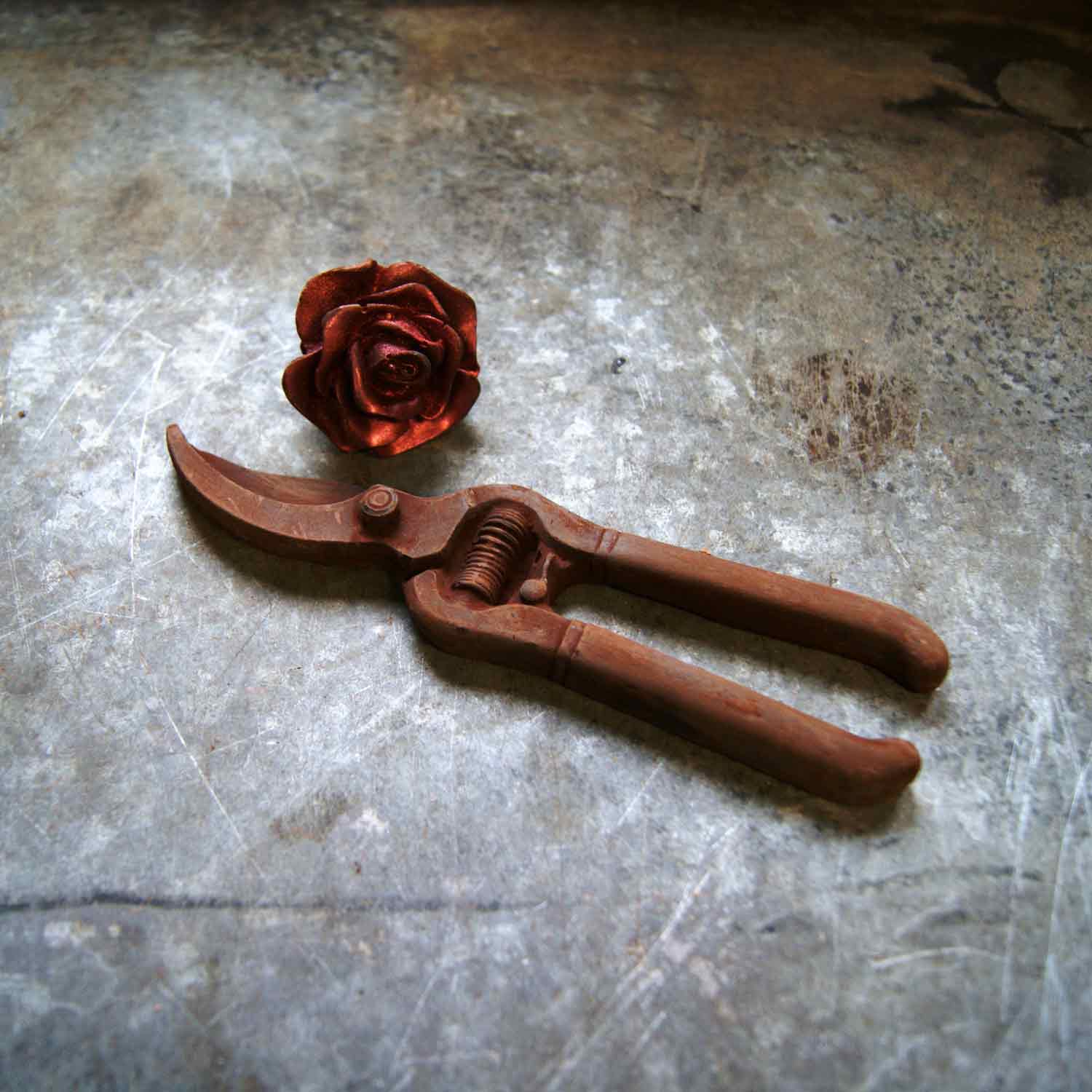realistic-chocolate-secateur-rose - The Amazing Chocolate Workshop